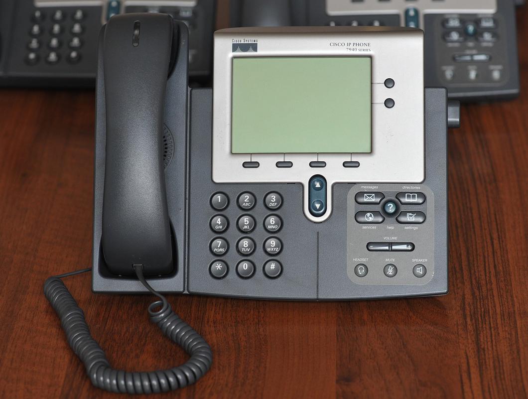 How to Choose the Right IP Phones - PBX info